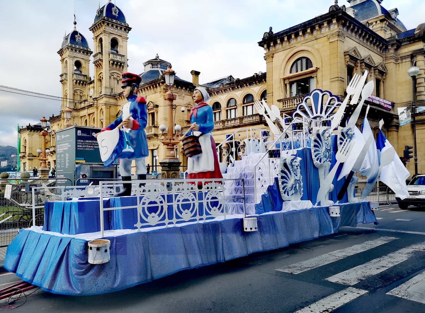 Diseño de carrozas para fiestas populares - Alquiler Carrozas Cabalgata ...